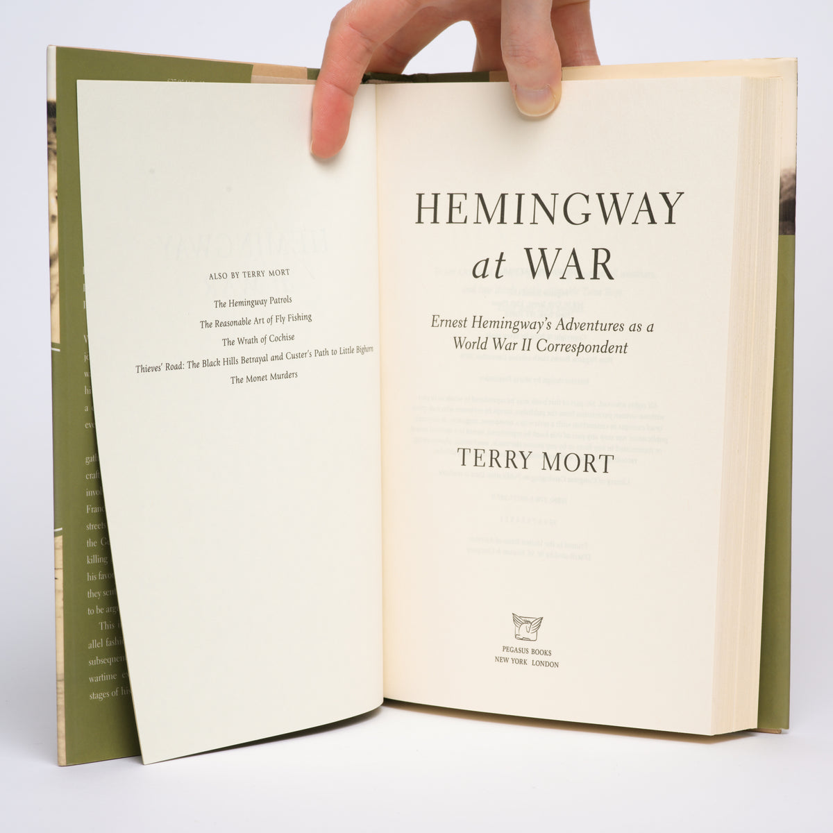 Hemingway at War: Ernest Hemingway's Adventures as a World War II Corr ...